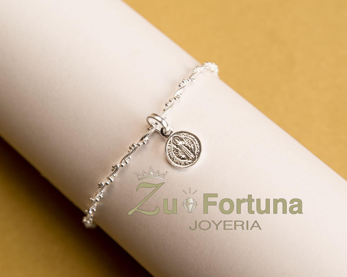 Pulsera con dije de San Benito – Zu Fortuna